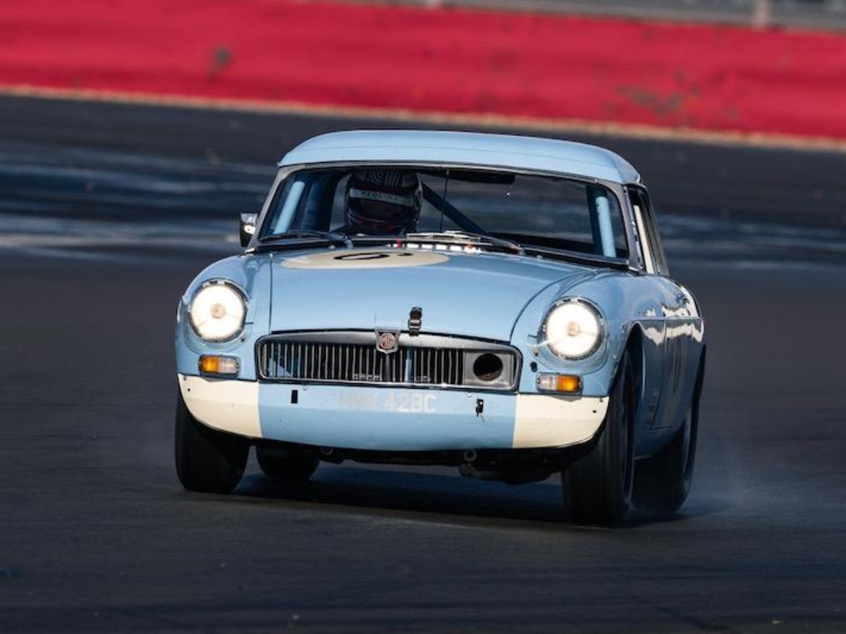 MGB Race Car - Redline Engineering (UK) Ltd.